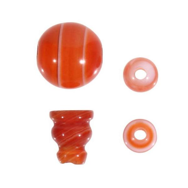 天然石で作られた、親玉・ボサ・二天玉のセットです。ハンドメイドでの数珠・念珠の製作にご使用ください。親玉はお釈迦様または阿弥陀様、ボサは菩薩様、二天玉は守り神になります。サードオニキス。【素材】親玉　サードオニキス 10mmボサ玉　サードオ...