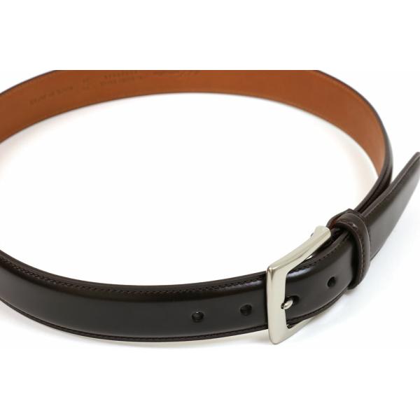 「Classic &amp; Modern Design in Quality」をポリシーに、 選りすぐりの素材を熟練職人の技術で形にするブランド「K.T.ルイストン」のベルトです。なめらかで肌理が細かい国産シェルコードバンを継ぎ目のない1...