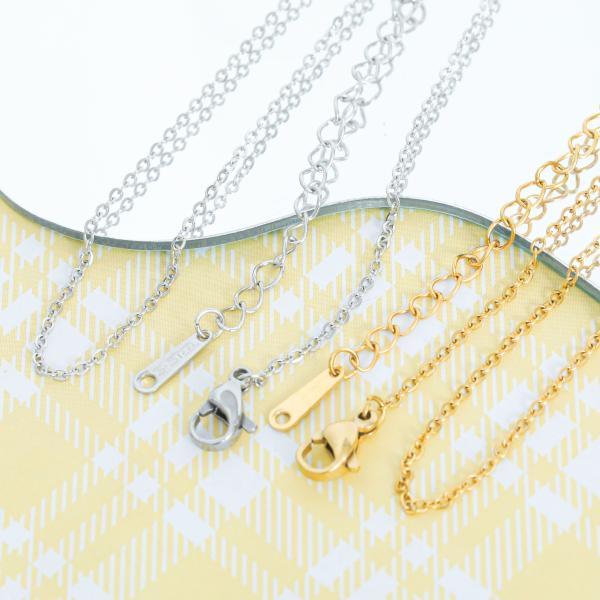 錆びにくいのがうれしい！ステンレス製のネックレスチェーンをシルバーとゴールドでご用意しました！パーツのチャームやオリジナルのレジンで作ったトップを組み合わせてオリジナルのネックレスつくりをお楽しみいただけます。金属アレルギーにも優しく、お肌...