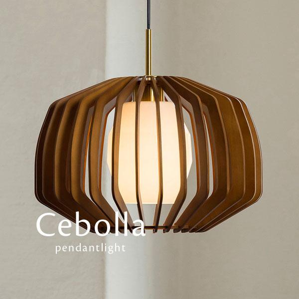 ラテン語で「玉ねぎ」の意味を持つペンダントライトCebolla。その名の通り、30枚もの連なるプライウッドが有機的なフォルムを生み出しています。また、中央には乳白色のガラスシェードを配し、柔らかな光が広がります。北欧、ナチュラル、和モダンま...