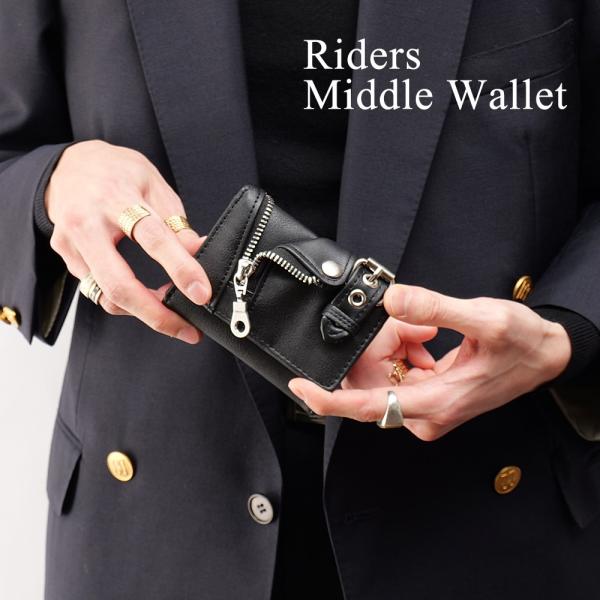 ライダースジャケットをイメージしたデザインがユニーク！コンパクトなのでミニチュア感があってとってもかわいいです。内側の仕様はベーシックなので長く使えるデザイン！こだわったデザインなのにプチプラなのもポイント【商品名】ライダース ミドル財布 ...