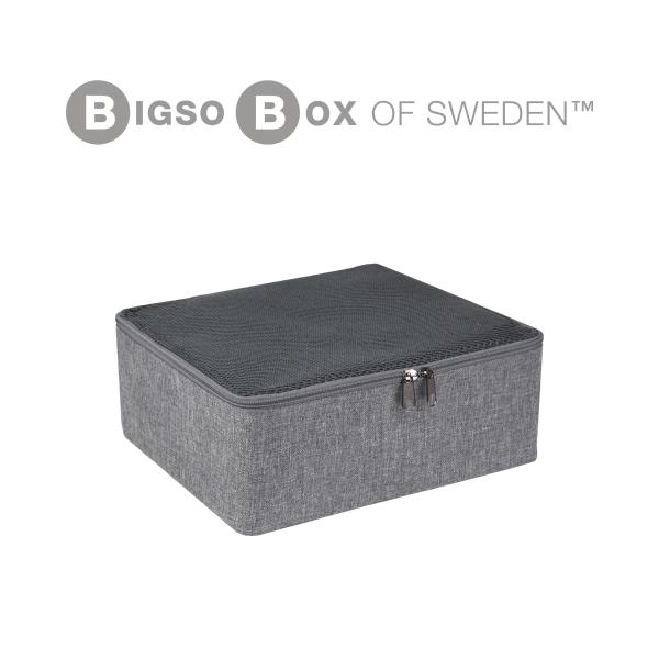 スウェーデンのインテリア収納ブランド、Bigso Box Of Swedenのトラベルポーチ。スーツケース内の動きを防ぐことで、荷物のスペースを節約し、衣類のしわを減らします。 通気性のあるメッシュのトップパネルが中身を見えるようにし、探す...