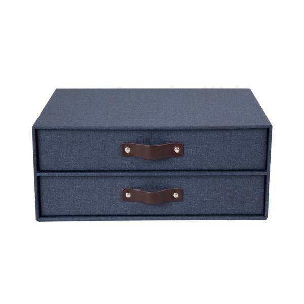 Bigso Box of Sweden の卓上収納「Birger」リサイクルのファイバーボードに、ラミネート加工された美しいキャンバス紙でカバーされた、エコ・フレンドリーな商品！レザーのハンドルでおしゃれ感が増しています。サイズ： L33 ...