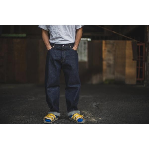 13年前にTCB jeansが生まれた時、最初に作ったジーンズがTCB 50'sでした。それは、自分たちにとっての原点であり、“ジーンズとは何か”への最初の答えでした。そしていつしか私たちのジーンズが海を渡るようになった頃、日本車が輸出され...