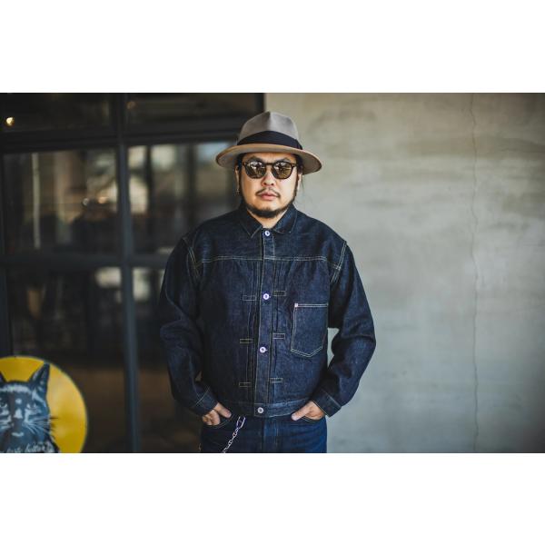 この度5年間作り続けてきた S40’s Jacket をリニューアルすることにしました。当時のムードとしてはヴィンテージを参考にしながらも、着丈の短さやアームホールの太さを少しすっきりさせることで、“着用しやすさ”を提案する、というものでし...