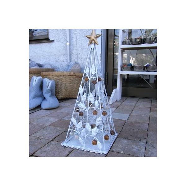 鉄とビーズの素材感が素敵なクリスマスツリーです。キャンドルを灯すとビーズから光が洩れてとてもキレイです。ティーライトキャンドル２個付き。