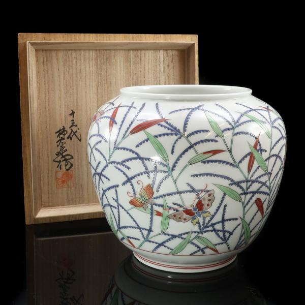 【管理番号】I111926008【アイテム】骨董品【ブランド】有田焼（ARITA）【モデル名】十三代 酒井田柿右衛門 造 濁手 蝶草花文 花瓶 ( 証明書付き )【対象】_【素材】陶磁器【サイズ】　 H約16.8cm x W約18.5cm ...