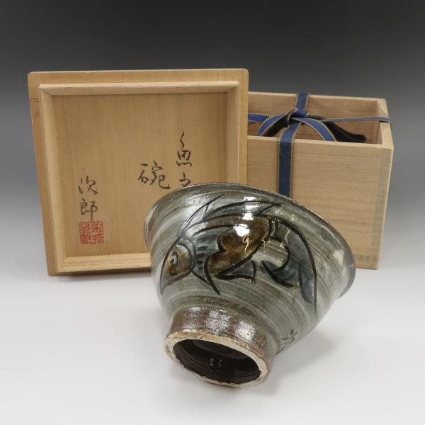 【管理番号】I161826020【アイテム】茶道具【モデル名】【 人間国宝 金城次郎 】 造 魚文碗 ( 茶碗 )【対象】_【素材】陶磁器【サイズ】　 H約7.5cm x W約13.7cm x D約13.3cm【付属品】　共箱、栞のコピーが...