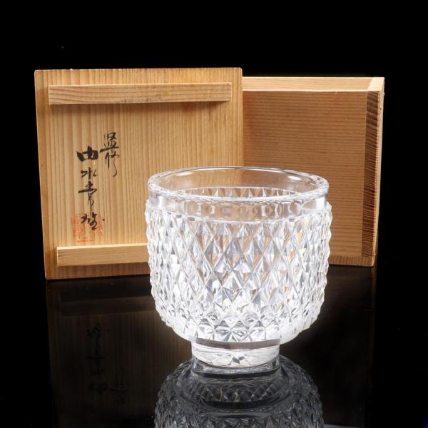 【管理番号】I192925028【アイテム】骨董品【モデル名】由水常雄 作 復刻 江戸切子霰文小付 ( ぐい呑み 食器にも )【対象】_【素材】ガラス【サイズ】　 H約7.5cm x W約7.8cm【付属品】　共箱、布【その他】　画像にてわ...