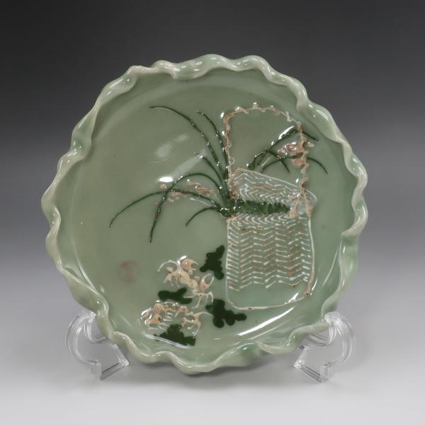 【管理番号】I211025013【アイテム】骨董品【ブランド】瀬戸焼（Seto ware）【モデル名】加藤春花 作 手練り青磁 蟹紋皿【対象】_【素材】陶磁器【サイズ】　 H約3.5cm x W約16.5cm【付属品】なし【その他】　画像に...