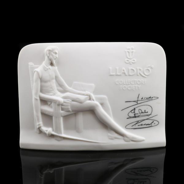 【管理番号】I220926006【アイテム】置物 オブジェ【ブランド】リヤドロ（Lladro）【モデル名】本を読むドン・キホーテ レリーフ【対象】_【素材】ポーセリン【サイズ】　 H約10.5cm x W約5cm x D約6cm【付属品】な...