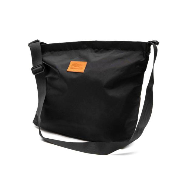 【COLOR COMMUNICATIONS / BAG】スケボー・スケートボードのドメスティックアパレルブランド、COLOR COMMUNICATIONS（カラーコミュニケーションズ）。LP レコードも収納可能なナイロン製のジップ付きショル...