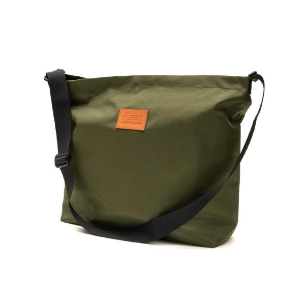 【COLOR COMMUNICATIONS / BAG】スケボー・スケートボードのドメスティックアパレルブランド、COLOR COMMUNICATIONS（カラーコミュニケーションズ）。LP レコードも収納可能なナイロン製のジップ付きショル...