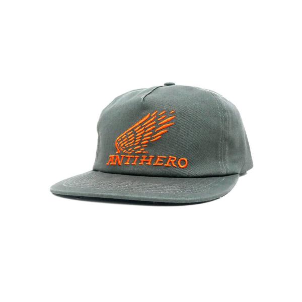 【ANTIHERO / CAP】スケボー・スケートボードの老舗デッキブランド、ANTIHERO（アンチヒーロー）のキャップです。フロントに刺繍ロゴ、後部にブランドタグが施されています。アジャスター（スナップバック）で調節して被ります。【素材...