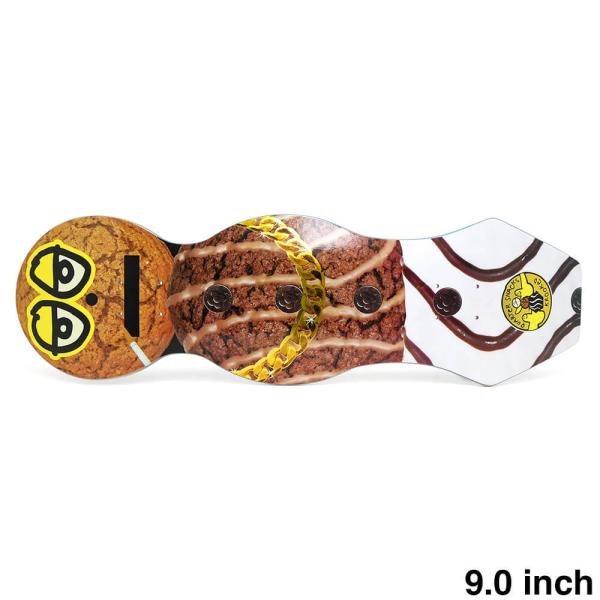 【KROOKED / DECK】MARK GONZALES が手掛けるスケボー・スケートボードのデッキブランド、KROOKED（クルキッド）。ニューヨークのスケートボードシーンをベースに、マンハッタン育ちのスケーター達が始めた情報サイト、Q...