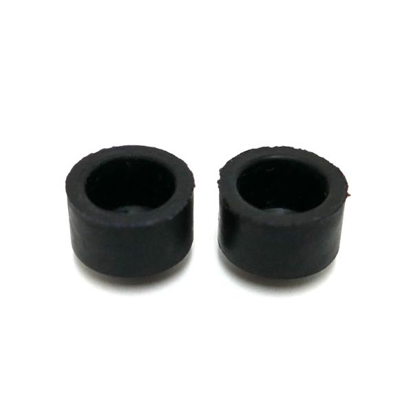 【PIVOT BUSH】トラックのハンガーの先端を支える小さなカップ型のブッシュ。トラック2台分、1セット。サイズ：外径 約1.6cm、内径 約1.1cm、高さ 約1.2cm*入荷時期によって形状が若干変わる場合があります。