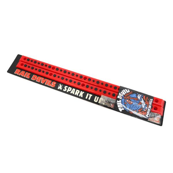 【TAIL DEVIL / RAIL BAR】スケボー・スケートボードのハードウェアブランド、TAIL DEVIL（テールデビル）のレールバーです。28個の火花を発生させるフリントシリンダーが表面に装着されています。滑走面全体に均等に行き渡...