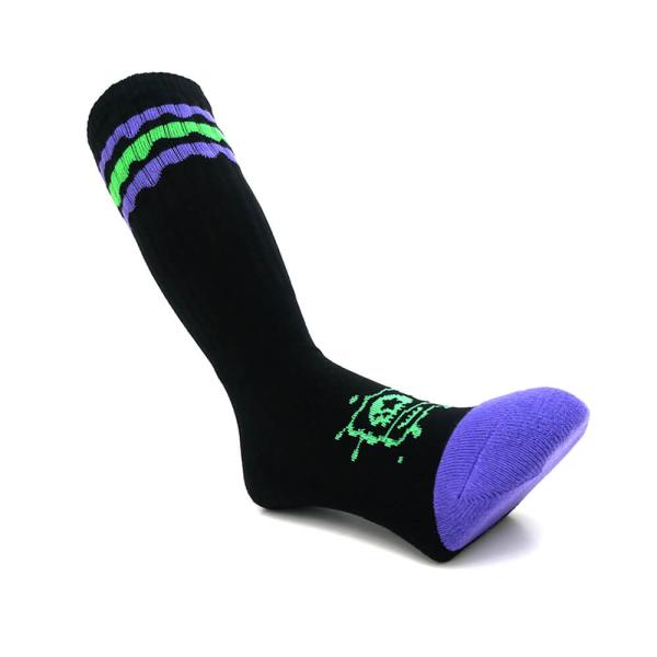【MAGICAL MOSH MISFITS / SOCKS】スケボー・スケートボードのドメスティックアパレルブランド、MAGICAL MOSH MISFITS（マジカルモッシュミスフィッツ）の膝下丈ソックスです。【サイズ】ワンサイズ。