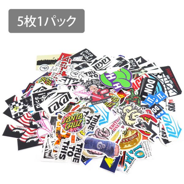【STICKER PACK】5枚1セットのステッカーパックです。大小様々な大きさでブランドはランダムとなります。（注意）・こちらの商品の返品交換はお受け出来ませんので、ご了承の上お買い求め下さい。・お一人様一回のご注文につき1点限りとさせて...