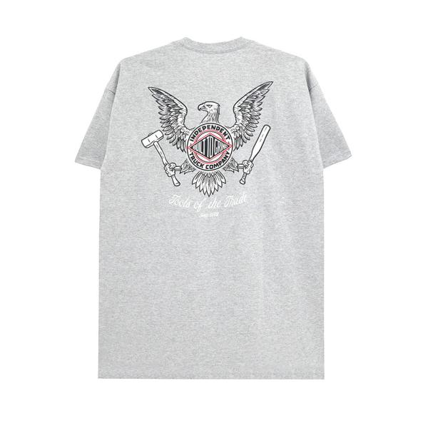【INDEPENDENT / T-SHIRTS】スケボー・スケートボードの老舗トラックブランド、INDEPENDENT（インディペンデント）のTシャツです。左胸プリント、バックプリントが施されています。【素材】コットン 100%。【サイズ】...