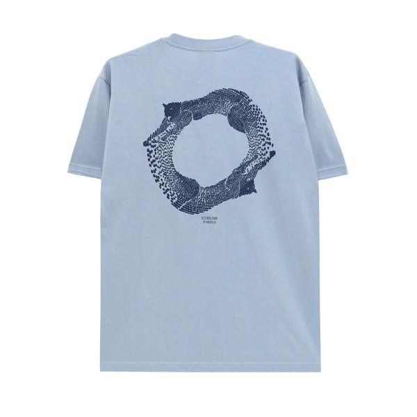 【STRUSH / T-SHIRTS】大阪発信のスケボー・スケートボードのウィールブランド、STRUSH（ストラッシュ）のTシャツです。滋賀を本拠地に活動するアーティスト "GURU KATO" が手がけたグラフィックです。左胸プリント、バ...