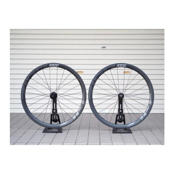 【商品仕様】■リムハイト：45mm■リム幅：内幅19mm/外幅27mm■ハブ：ZR1ハブ■スポーク：Sapim CX-Sprint■重量：1,530g (Ｆ688g/R842g)（XDR仕様）■付属品：クイックリリース/チューブレステープ/...