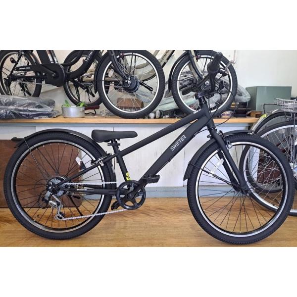 ★元気なお子様にピッタリ！！BMX感あふれるジュニアスポーツモデル！【主な仕様】☆２４インチ外装６段変速　リングロック付 バンドブレーキ注意：ライトは装備されておりません。【乗車可能身長】１２９ｃｍ〜【お知らせ】その他のサイズ、カラーお取り...