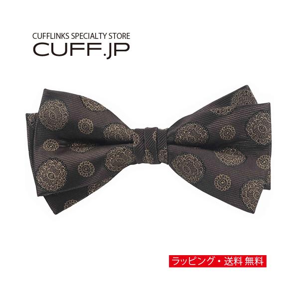 2枚のリボンをあえて少しずらした変形型の蝶ネクタイ。長さを調節し、フックで留める簡易装着タイプ。ご自身で結ぶ必要なく簡単に装着出来ます。カラー：ブラウンスタイル：バンド　簡易タイプ素材：ポリエステルネックサイズ：約28.0cm〜48.0cm...