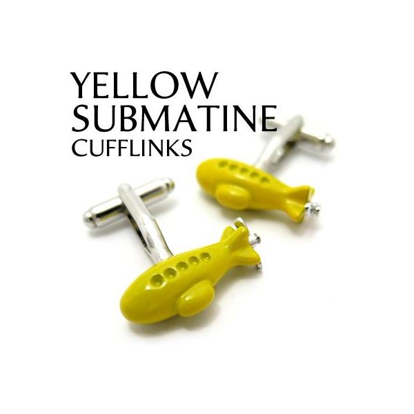 黄色い潜水艦をモチーフにしたカフス。大きくデフォルメされたデザインはおもちゃのようでかわいらしさを感じます。後部に付けられたスクリューは手動で回転させることができます。