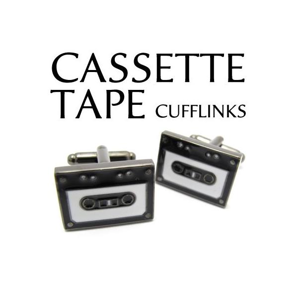 カセットテープをモチーフにした黒いカフス。程よくデフォルメされたカセットテープはポップで、お茶目なデザインになっております。