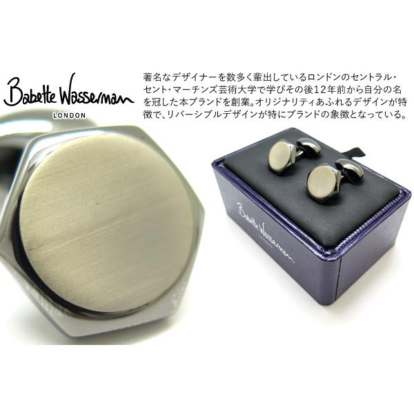 ブラックロジウムメッキを施したクラシックなデザインに、モダンなツイストを加えています。中心部はサンドブラスト加工されており、マットな質感と光沢のある金属のコントラストが美しく際立ちます。シンプルでありながら洗練されたデザインは、どんなシーン...