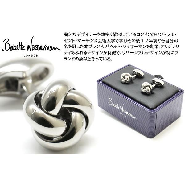 クラシックな結び目をモチーフにしたこのカフリンクスは、シンプルながらも高級感を漂わせるデザインが特徴です。ポリッシュ仕上げのロジウムプレートが美しく輝き、どんなコーディネートにも品格をプラスします。結び目は永遠や絆を象徴し、フォーマルからビ...