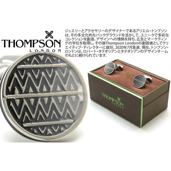 中東建築の美しい幾何学装飾から着想を得た「カイロリーフ」デザイン。リズミカルに並ぶリーフ（葉）モチーフが、ブラックの濃淡でグラデーションを描き、洗練された印象を放ちます。ホワイトブロンズ仕上げのラウンドケースに、エナメルが精緻に流し込まれて...