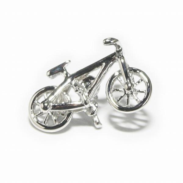 自転車をデザインしたピンズ襟のアクセントにおすすめですよ。ギフトとしても喜ばれますよベースカラーーシルバー素材ー真鍮(brass)サイズー13ｘ23ｍｍ