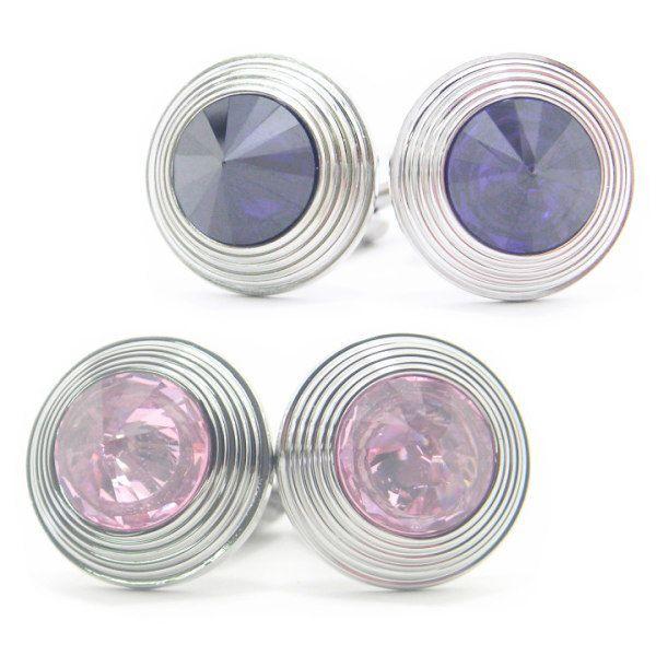 正面から見ると円形に見えますが、横から見ると円錐の立体感が珍しくも美しいデザインカフス。ちょっと小ぶりな控え目フォルムでありつつ、さり気ない存在感のお洒落を楽しめること間違いなし!!ワンランク上を目指す志の高いへ。同デザインで、紫とピンクが...