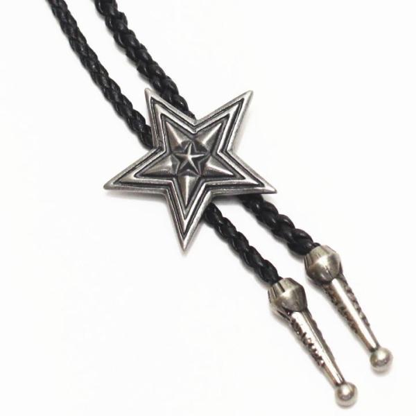 シャツのネクタイ代わりとして、またネックレスのようにしてご使用いただけるお洒落なループタイ。コンチョが、ちょっとしたアクセントにピッタリ♪普段は勿論、ハローウィンやイベントの衣装に使うのもGood!!ループ＝全長約100cm飾り＝42(縦)...