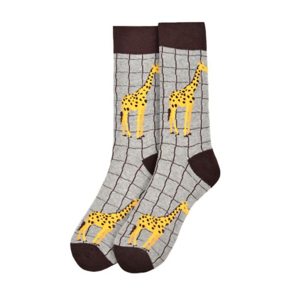 思わず靴を脱いで見せたくなっちゃう、お洒落な靴下。さり気なく、足元からお洒落を楽しんでみてはいかがでしょうか。グレー地に大きなキリンがカラフルで可愛いポイントになっている靴下です。キリンがお好きな方や、きりんみたいに大柄さんやおおらかな方に...