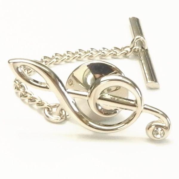 音楽好きな方におすすめ?!ト音記号モチーフの艶やかなシルバーが美しいカフスです。符頭にクリアストーンがキラリ☆とエレガントに輝きます。 ぽちっと着けるだけで、個性的なワンポイントが完成します。ネクタイ、ラペル以外にも帽子や鞄などに付けて、こ...