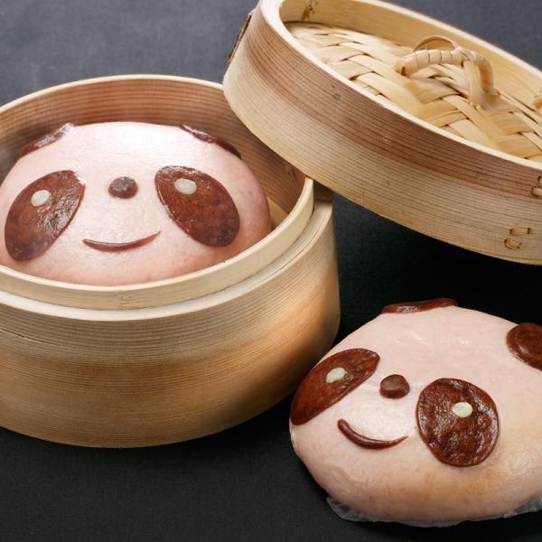 テイクアウト店で大人気！見た目もかわいくて魅力的なパンダまんは、一つ一つ丁寧に手作り！もちろん可愛いだけじゃなく、味も抜群に美味しいと評判です♪チョコまんはココアパウダーを練り込んだ茶色の生地に、特製のチョコレート餡がぎっしり詰まっています...