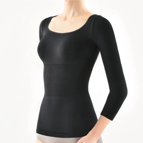 ダイエットトレーナー小山圭介氏監修の特殊パワー切り替えが、正しい姿勢へサポートすることで深い呼吸を促し、日常生活での動きを燃活〓に！二の腕、背中、ウエストまわりをすっきり整えながら、引き締まった美ボディへ。光電子〓で上半身全体を保温。サイズ...