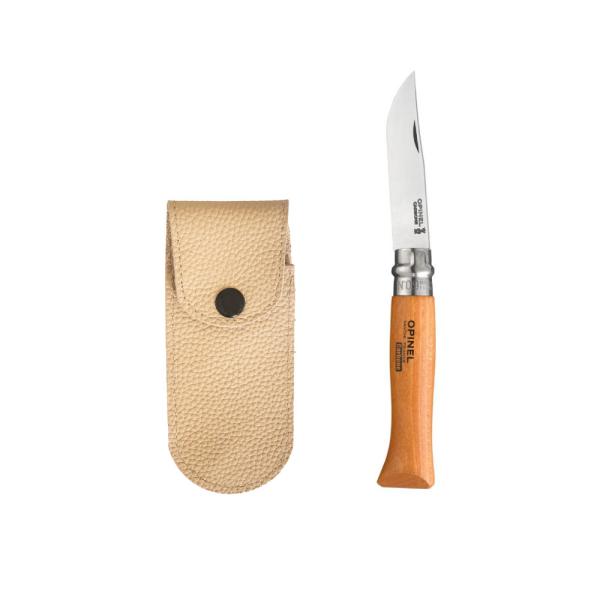 オピネルの創業以来変わらない、暖かみのある木のハンドルのデザイン。シンプルで持ちやすく、アウトドアには欠かせない折りたたみナイフの定番商品です。注意事項:正当な理由なくこの商品を携帯することは法令により禁止されております。18歳未満の方はこ...