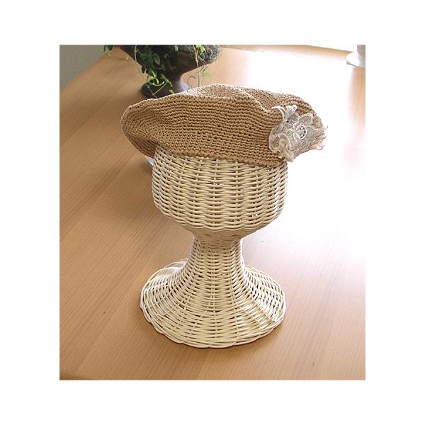 ☆2点以上購入で1000円引き対象商品☆レースとスパンコールがついた手編みのベレー帽。ガーリーな雰囲気にちょっぴり個性を加えたい方にお勧め！とっっても可愛いです♪