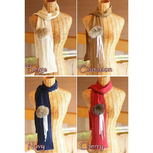 ☆2点以上購入で1000円引き対象商品☆すっきりさらりとした素材のマフラーにキュートなラビットファーとレースがついた幅細マフラー。防縮ウールを透かし編みにしているので初秋〜春までかなり長く楽しめる素材です。防寒目的だけではなくファッションの...