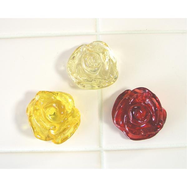 家具の取ってを取り替えるだけで、超キュートな家具に早変わり！お部屋のあちこちにラロオーナの楽しさをちりばめたいっ♪●サイズ●45/45/30mm（商品画像は各色全て掲載されていますがお届け商品はご希望色1点のみです。）※曇りのあるものがござ...