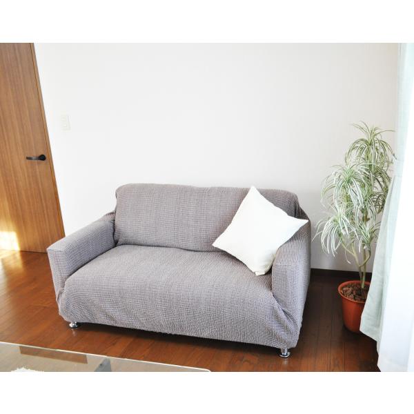 ◇ 柔らかな肌触りのニット生地を使用した伸縮タイプのソファーカバー。色は3色をご用意、シックなブラウン色、グレー色とカジュアルなグリーン色です。素材はポリエステルと綿の混合ですので丈夫でしっかりしていますが、肌触りも良く、静電気も起きにくく...