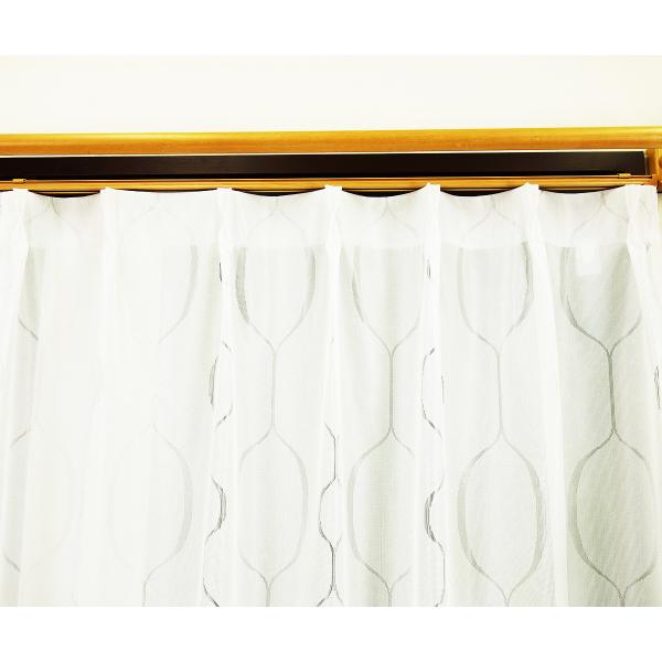 ■ レース生地の裏面に断面が三角形の特殊ポリエステル光沢糸を配置使用して疑似鏡面構造を作りだし、これにより外からの光の乱反射させて、UVカット機能（紫外線カット）、多少の断熱機能、昼間の防視認性機能を生み出したミラーレースカーテンに、万が一...