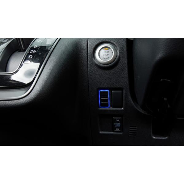 車種：NV350 キャラバン型式：E26年式：2012/6〜MC,FMCまで ※適合についてはお問い合わせください。グレード：/標準カラー：イルミネーションカラー：ホワイト特記事項：急速充電対応の2ポート。最大容量出力3A/5A。夜間でもわ...