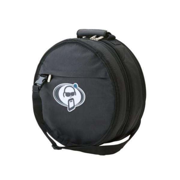 イギリスのコーンウォールと呼ばれる国土南西端から生まれたPROTECTIONRACKET。海を愛し、音楽を愛する職人が、サーフボード用のバッグデザインを楽器用ケースにも取り入れました。取り扱いジャンルはスネア、シンバル、フロアタムからバスド...