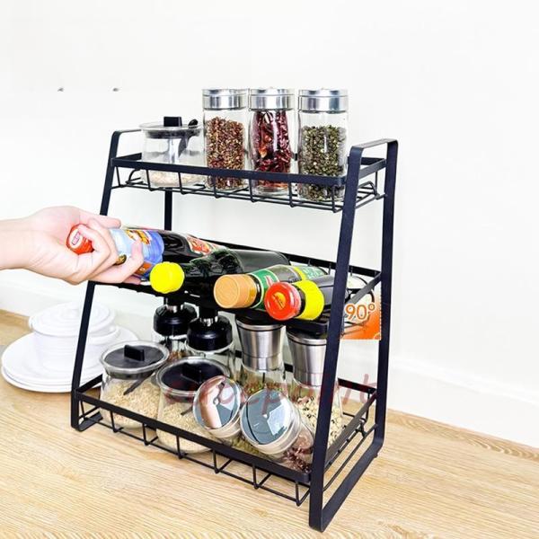 商品詳細：カラー：/ホワイト/ブラックサイズ：/フリーサイズ商品説明各段の高さが違うので、小ぶりなスパイスの瓶や背の高いボトルまで幅広く対応◎よく使う調味料を手に取りやすい場所にまとめておけるから、調理がスムーズにはかどります◎デッドスペー...