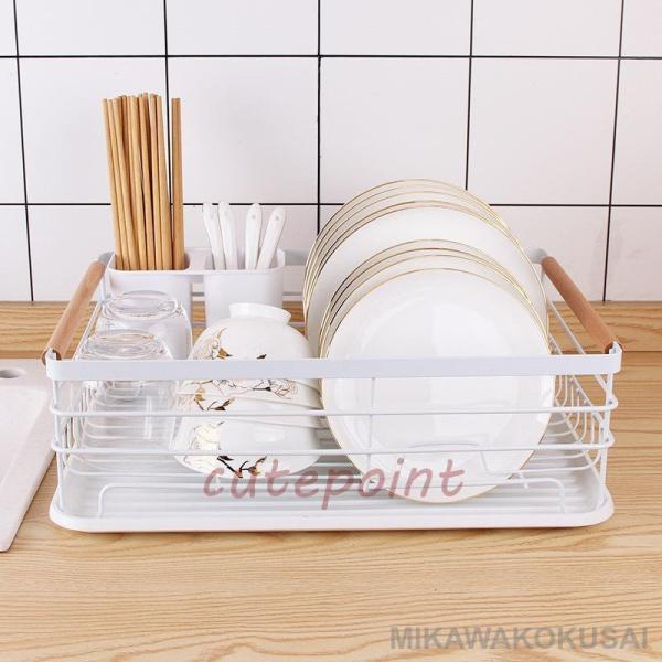 収納力抜群サイズ：43cmx30.5cmx14cm.このみずきりラックは仕切りがあり、洗った異なる形やサイズのお皿、茶碗等は同時に水切りでき、お手入れが簡単です。箸立てが付き、スプーンやお箸などの細かなものを分けて入れるので、キッチンの周り...